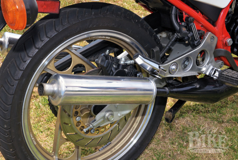 Wet and wild: Yamaha RZ350 - Old Bike Australasia