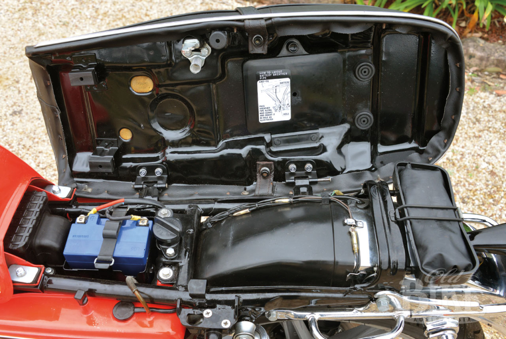 Yamaha RD400C: Race bred roadster - Old Bike Australasia