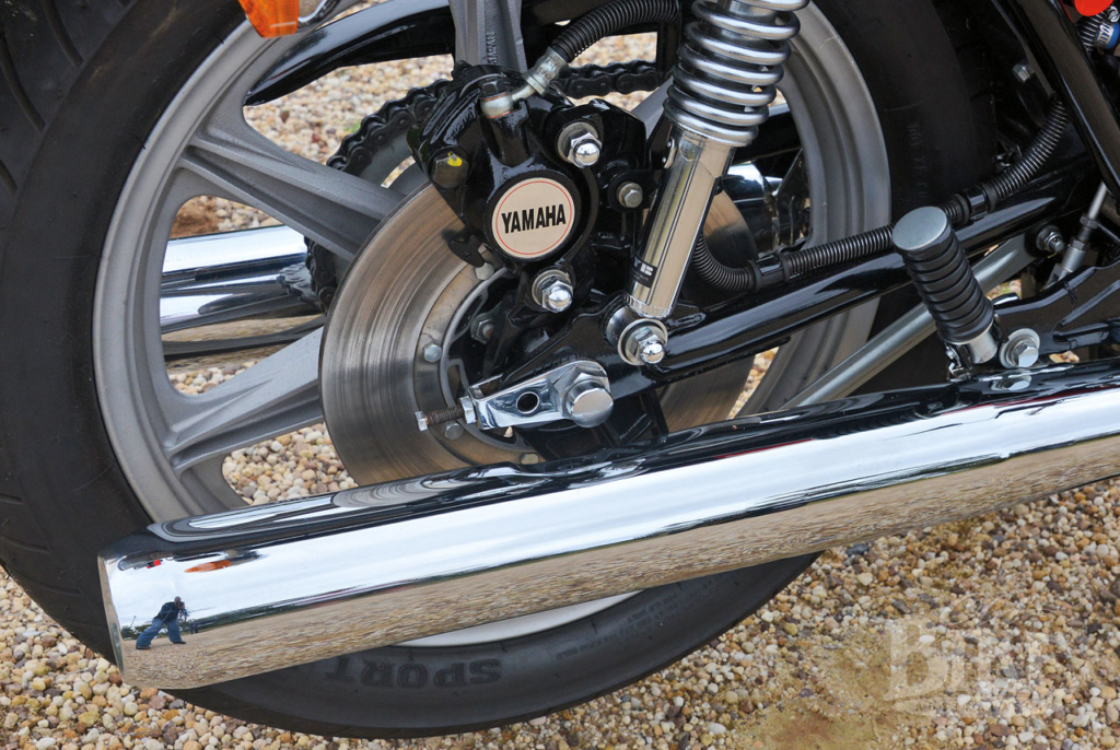 Yamaha RD400C: Race bred roadster - Old Bike Australasia