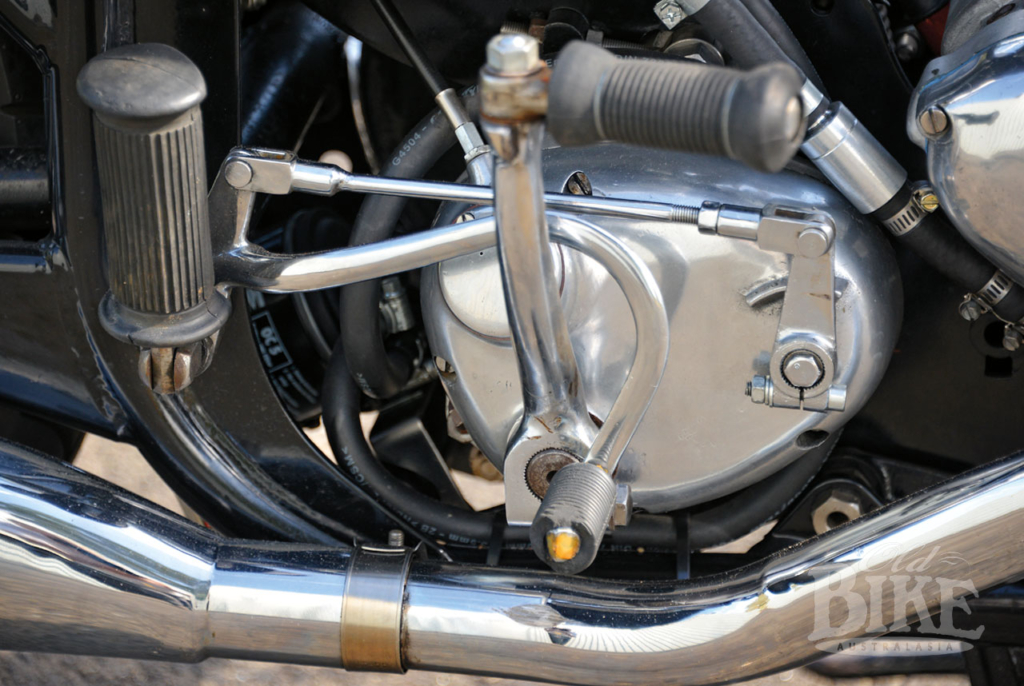 Dunstall Norton Atlas: The boomerang - Old Bike Australasia