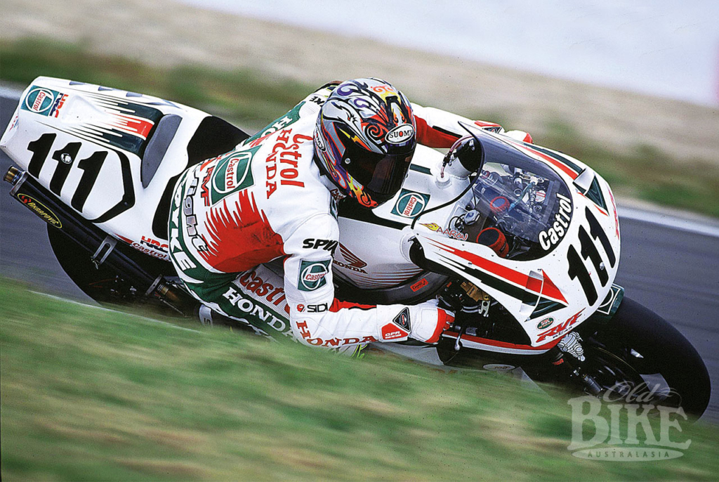 Honda RC45: Daring to be different. - Old Bike Australasia