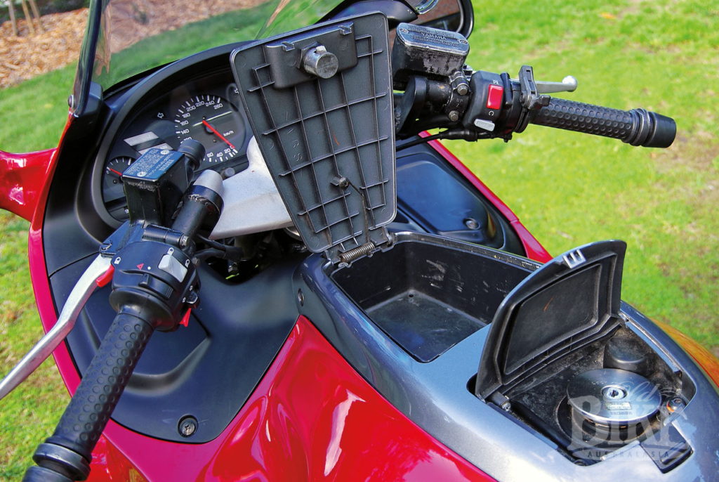 Yamaha GTS 1000: The forkless wonder - Old Bike Australasia