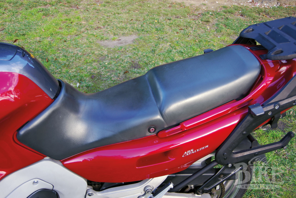 Yamaha GTS 1000: The forkless wonder - Old Bike Australasia