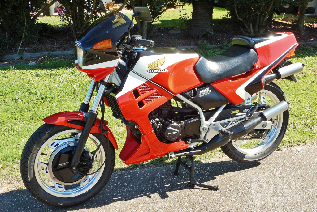 Honda MVX250F: War baby - Old Bike Australasia